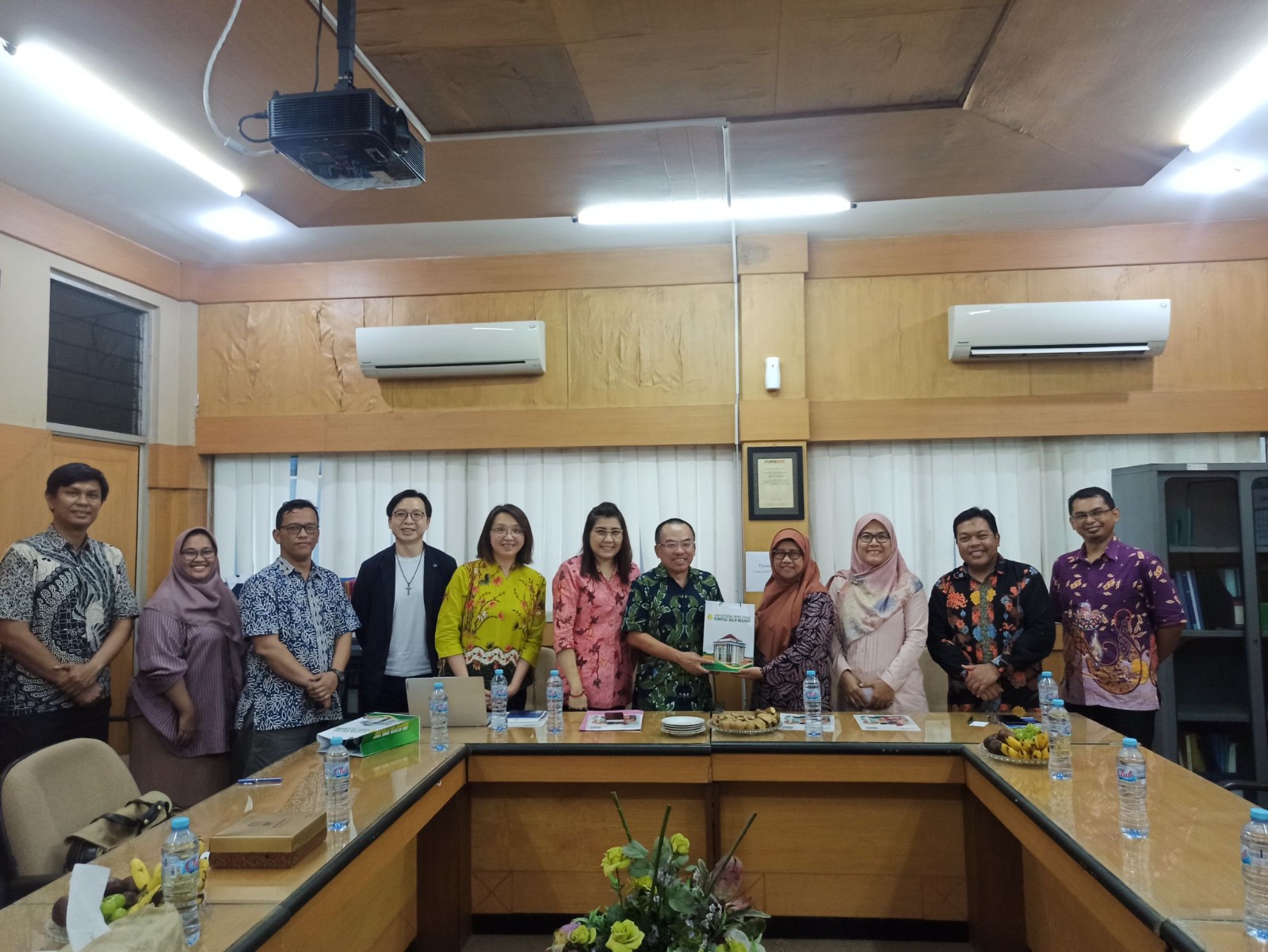 UPN "Veteran" Jawa Timur Explores Exciting Collaborations with Tai ...